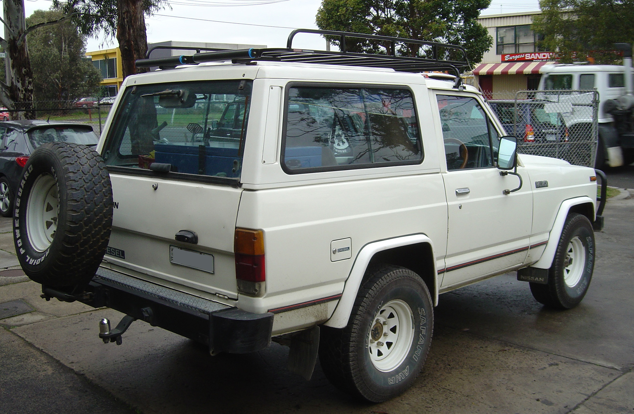 Nissan Patrol SWB Fibreglass (06/80 - 01/88) Oval Steel Platform ...